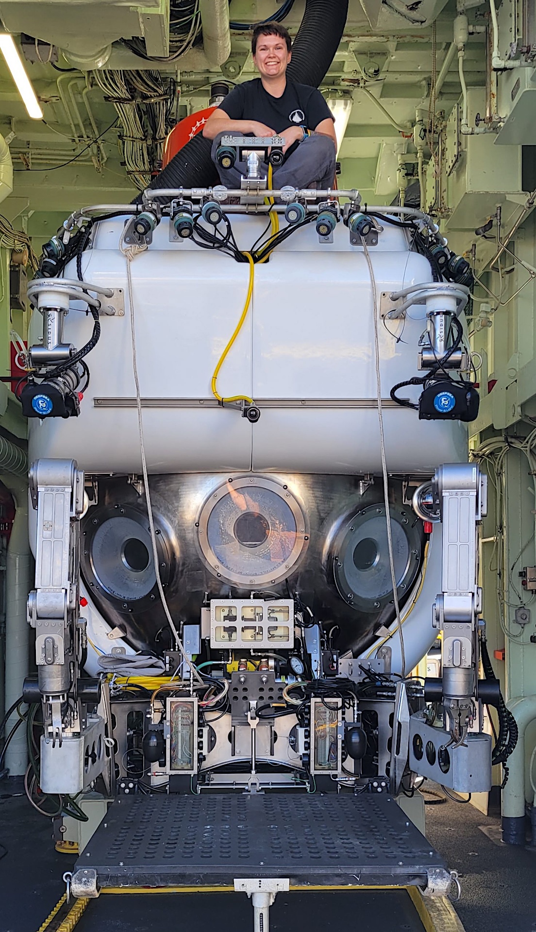 Water Planet Exploration: The Youngest Pilot Of DSV Alvin - Astrobiology