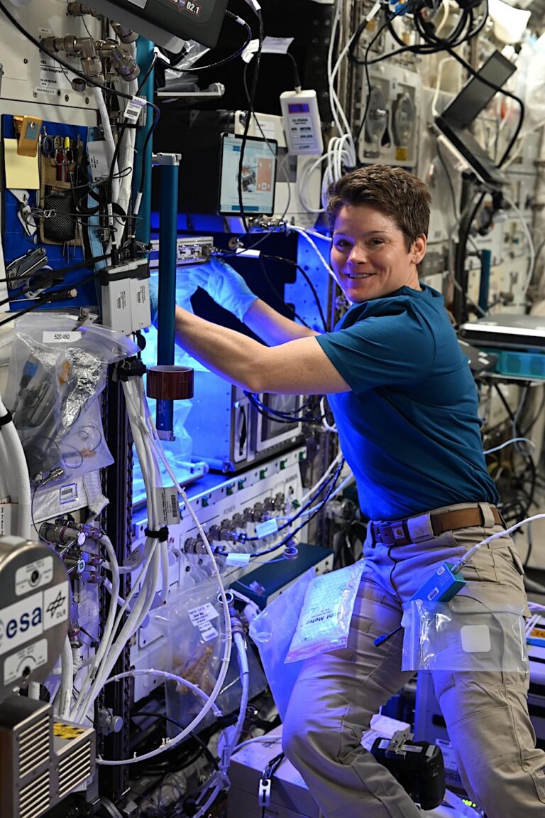 Astronaut Anne McClain Conducts Offworld Space Botany Research - Astrobiology